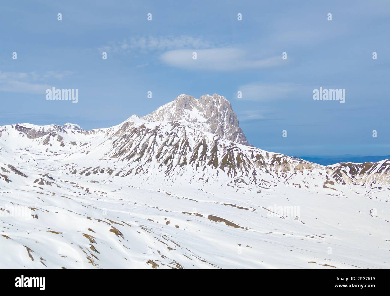 Gran Sasso (Italien) - die Schneewanderung in der Region Abruzzen, vom ...