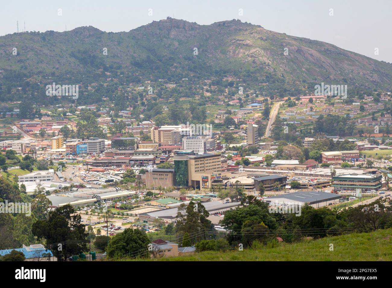 Das Stadtzentrum von Mbabane zeigt das berühmte Einkaufszentrum ...
