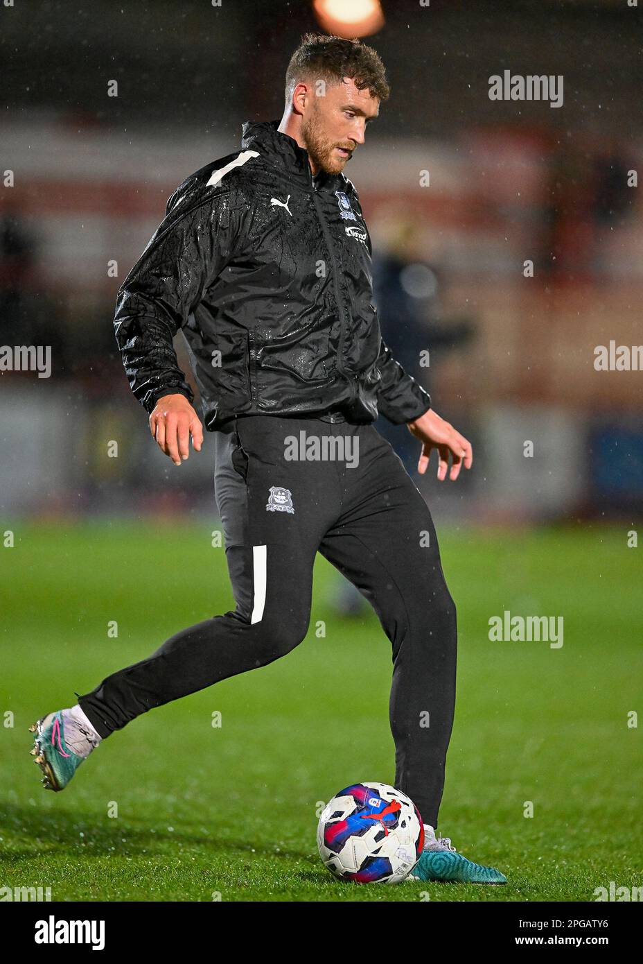 Dan Scarr #6 von Plymouth Argyle Warming Up während des Spiels der Sky ...