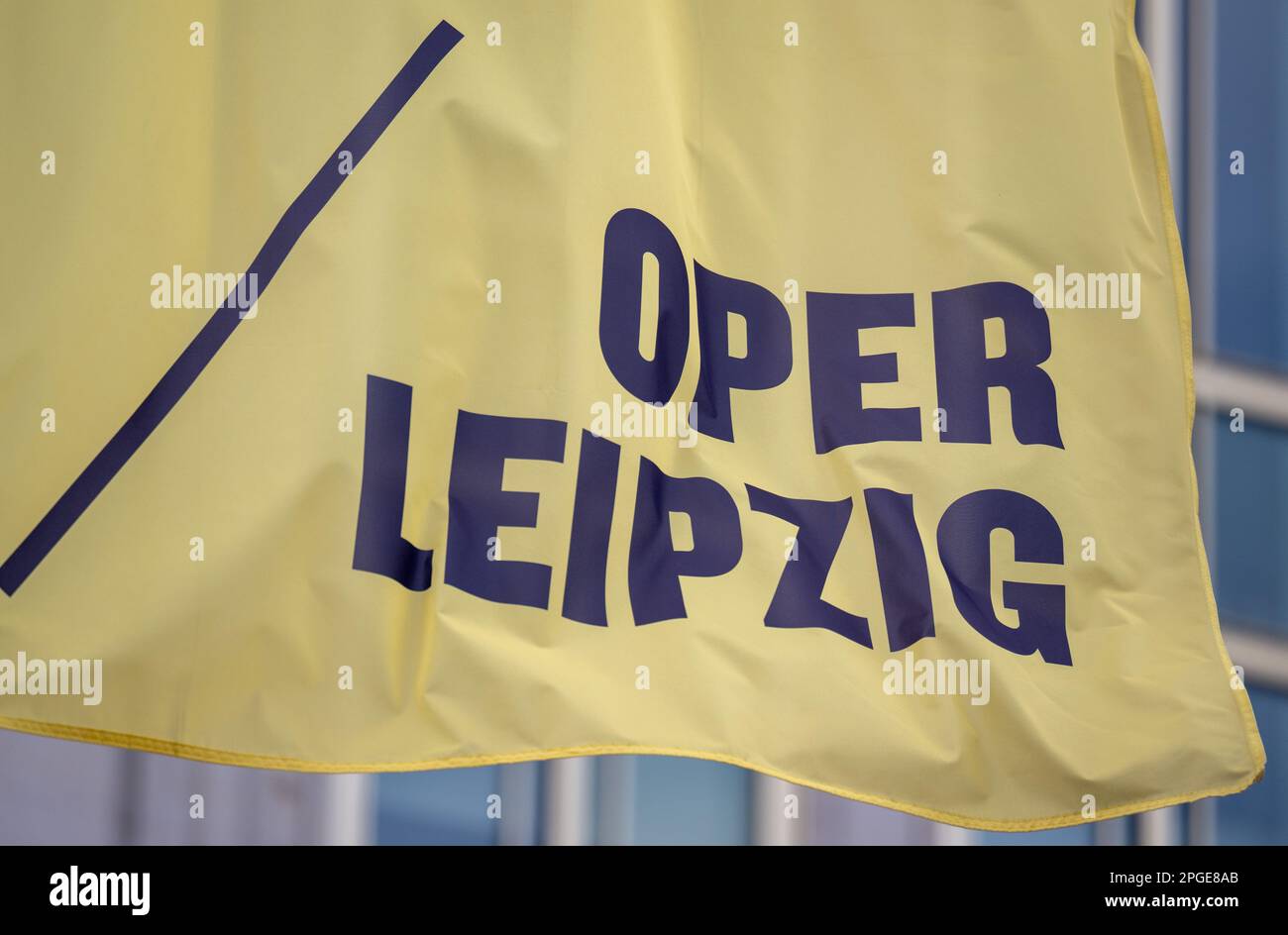 Leipzig, Deutschland. 22. März 2023. Vor der Leipziger Oper am ...