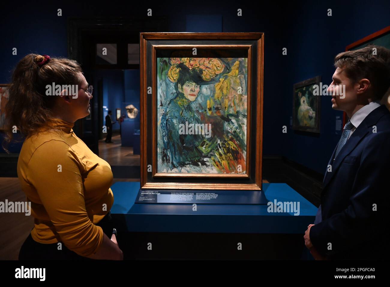 Eine große neue Ausstellung mit etwa hundert Gemälden und Skulpturen ...