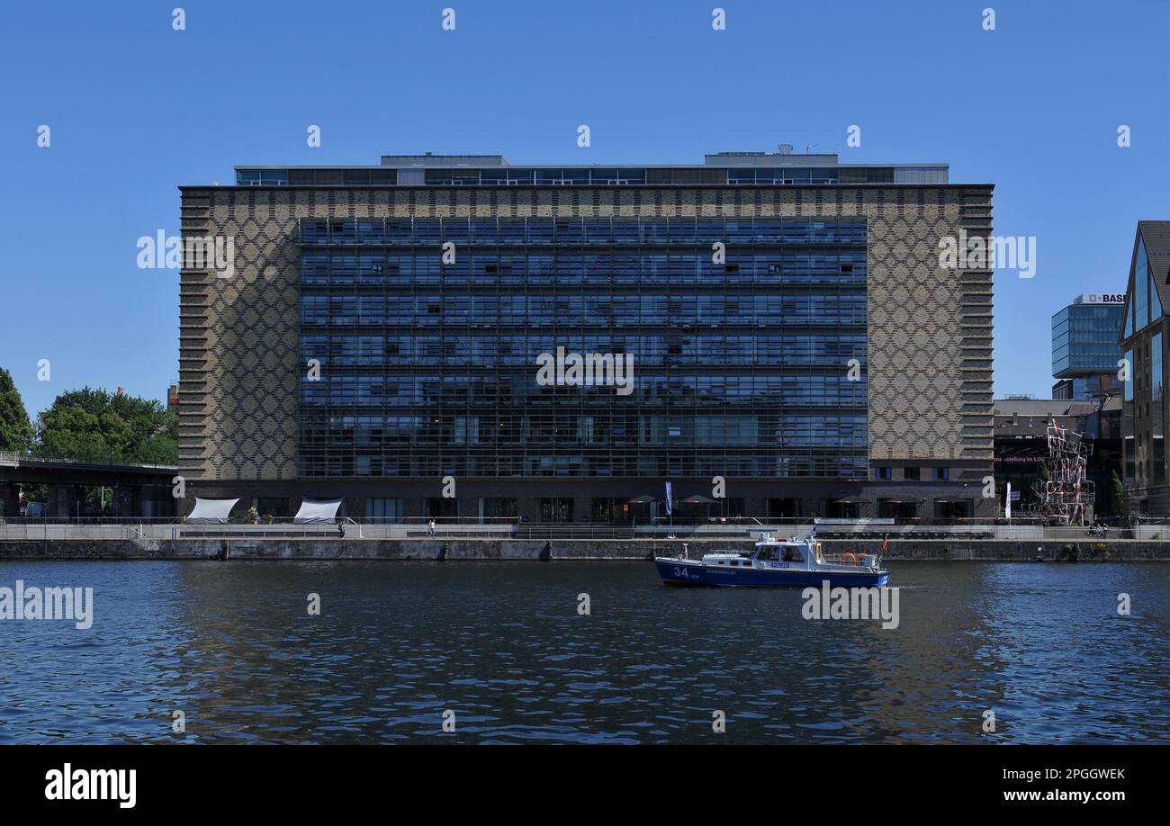 Universal music building -Fotos und -Bildmaterial in hoher Auflösung ...