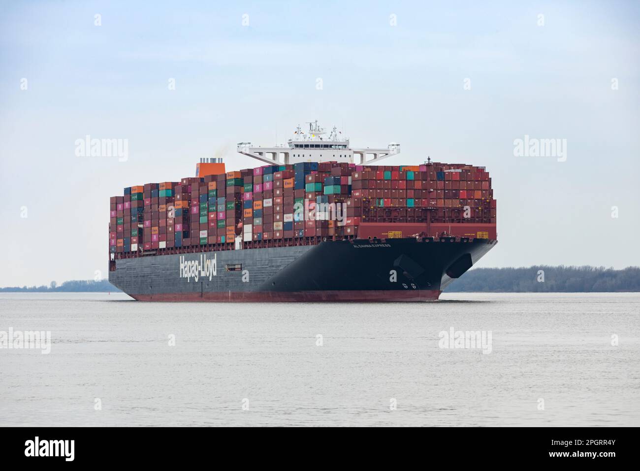 Stade, Deutschland – 19. März 2023: Containerschiff AL DAHNA EXPRESS ...