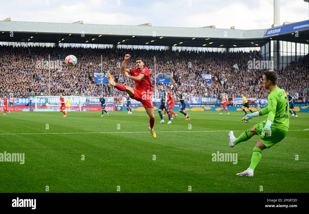 Links nach rechts Andre SILVA (L), Goalwart Manuel RIEMANN (BO), Action ...