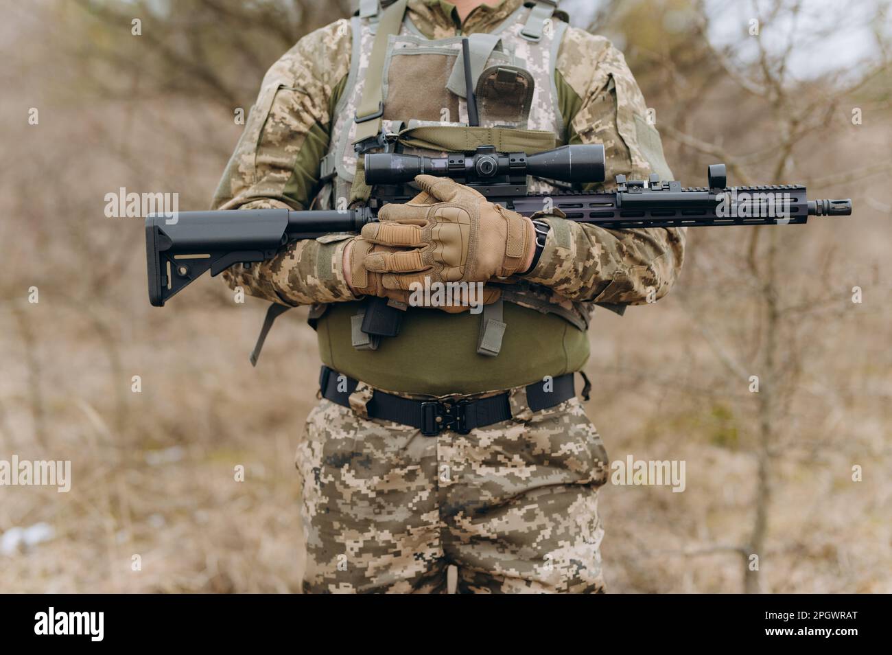 Soldat in tarnung -Fotos und -Bildmaterial in hoher Auflösung – Alamy
