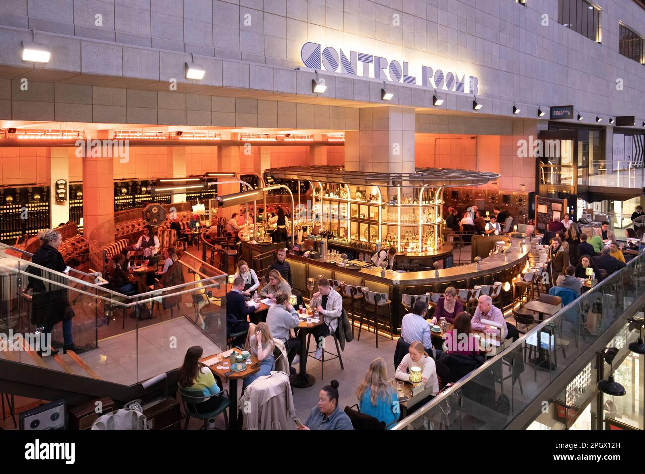 Battersea power station bar -Fotos und -Bildmaterial in hoher Auflösung ...