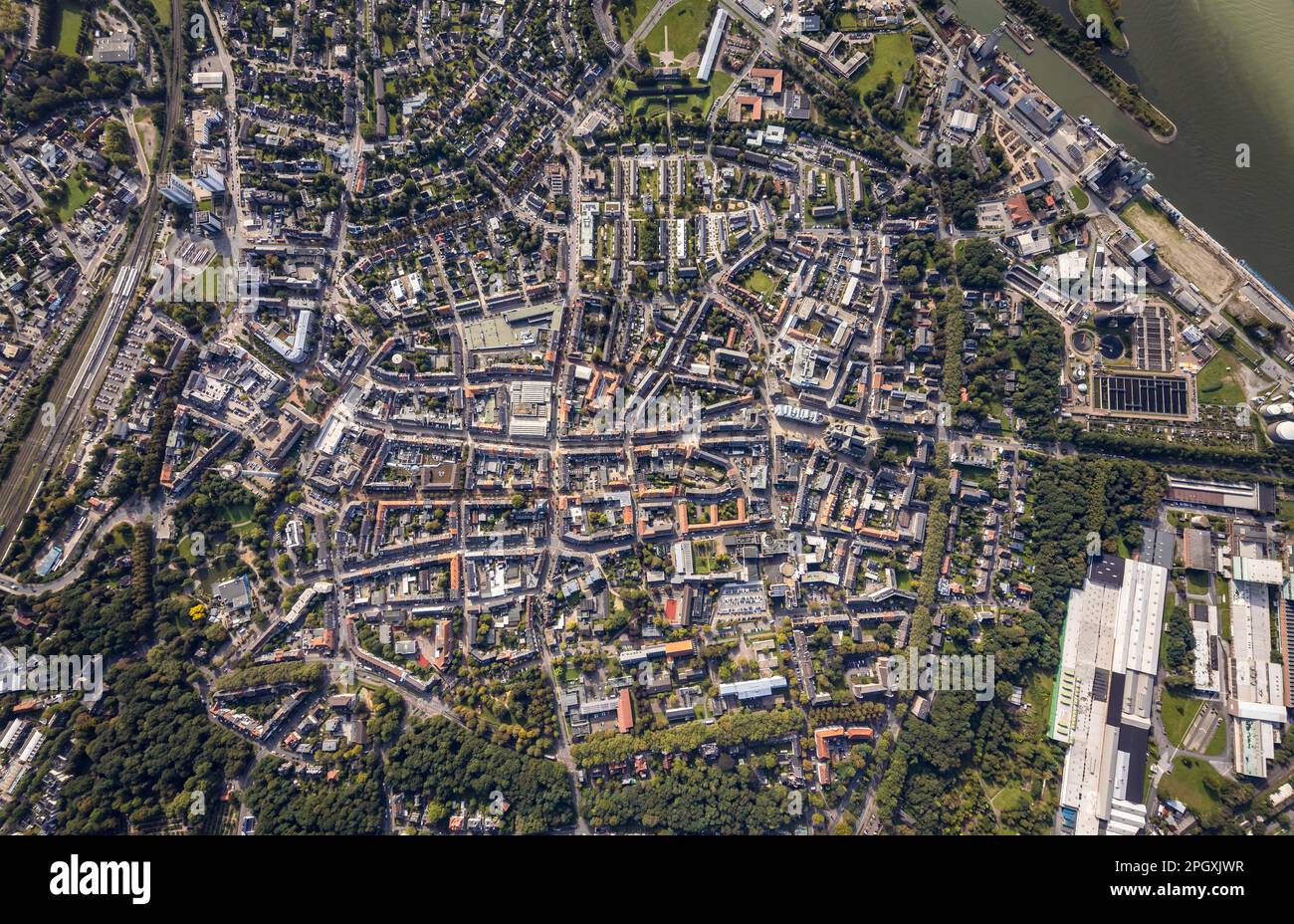 Luftaufnahme, Überblick über die Altstadt mit Wesel-Rathaus und ...