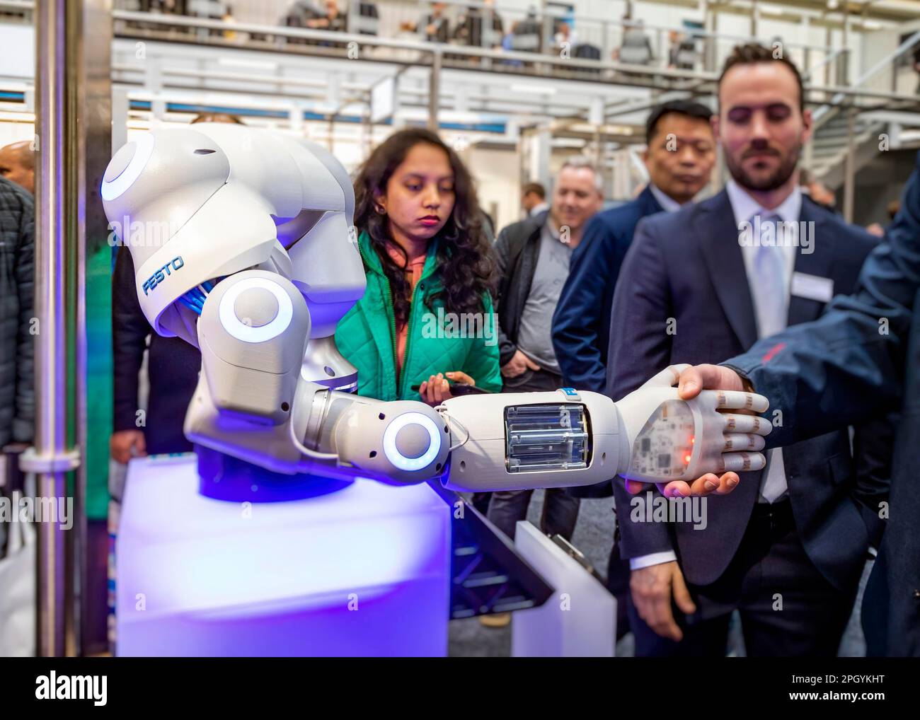 Künstliche Intelligenz bei Festo, Bionik Softhand, Vernetzung von ...