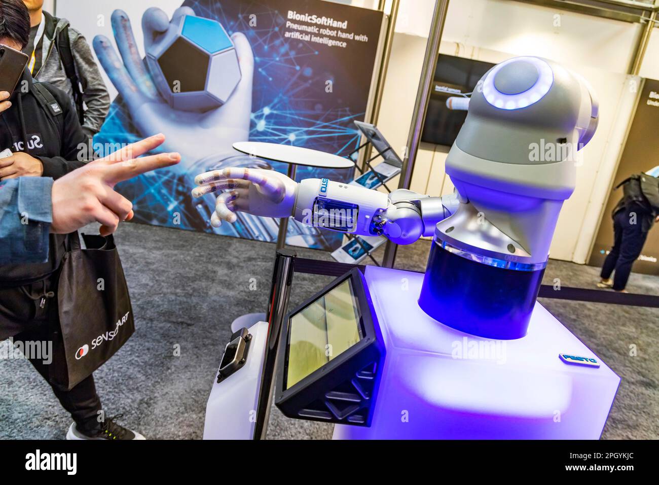 Künstliche Intelligenz bei Festo, Bionik Softhand, Vernetzung von ...