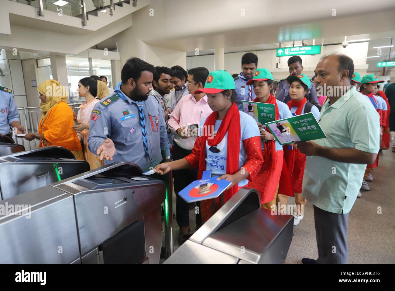 Dhaka Mass Transit Company Limited organisierte eine Fahrt mit der U ...