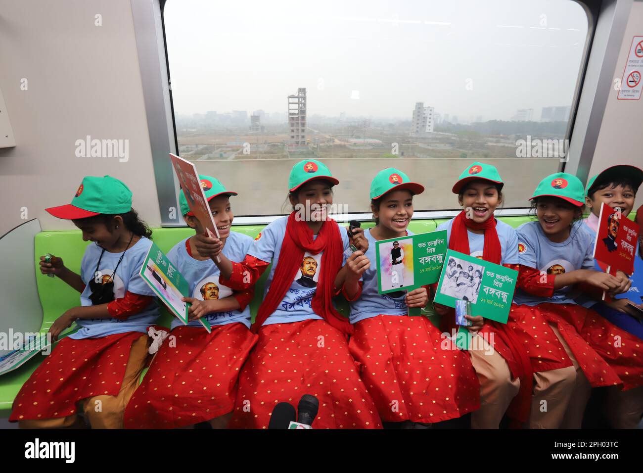 Dhaka Mass Transit Company Limited organisierte eine Fahrt mit der U ...