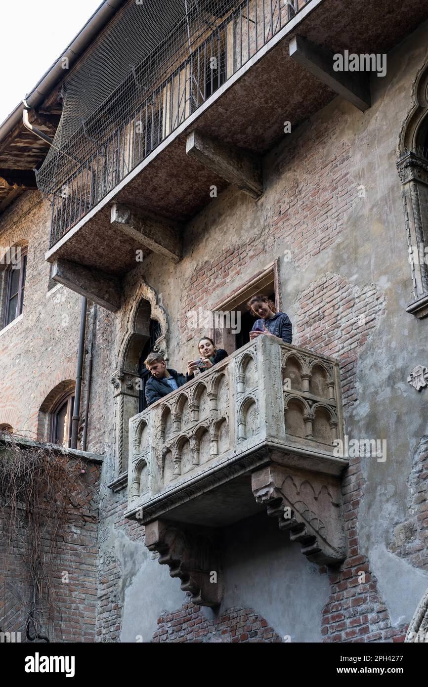 Juliets balkon in verona -Fotos und -Bildmaterial in hoher Auflösung ...