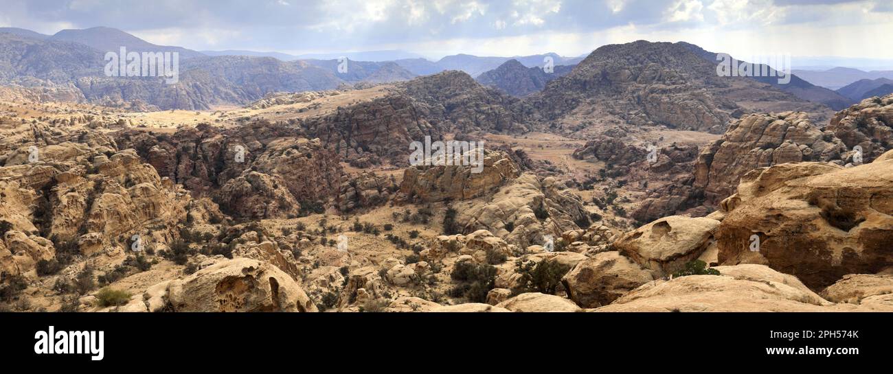 Blick über die Landschaft von Wadi Musa, Südjordanien, Mittlerer Osten ...