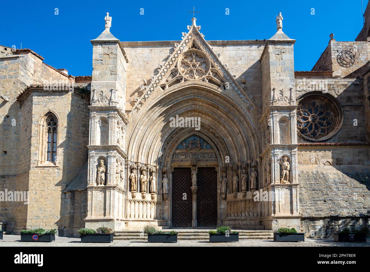 Die Basilika Santa Maria La Major ist eine atemberaubende romanische ...