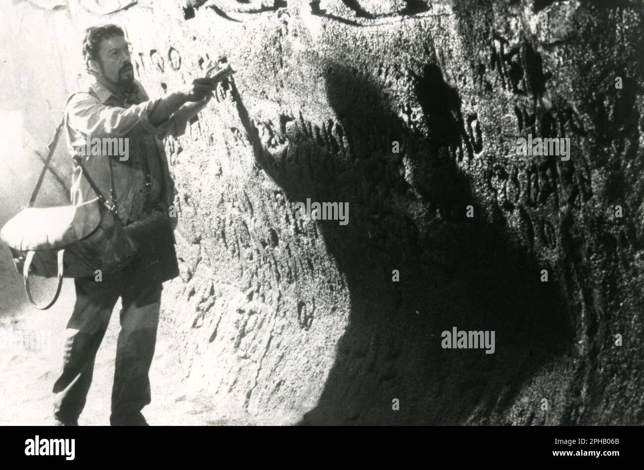 Tim curry congo 1995 -Fotos und -Bildmaterial in hoher Auflösung – Alamy