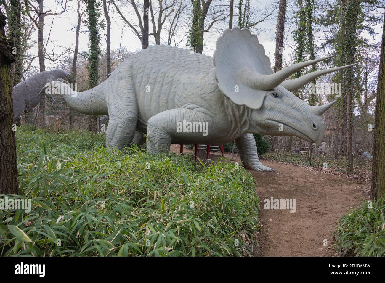 Der Saurierpark Bautzen ist mit seinen über 200 Sauriern der ...