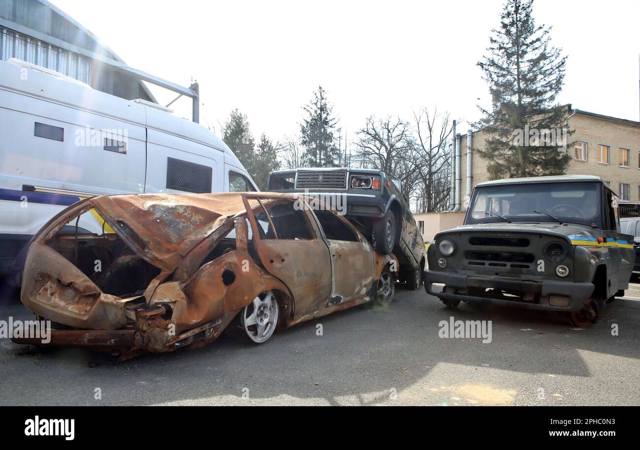 BOIARKA, UKRAINE - 27. MÄRZ 2023 - Polizeiautos, die während der ...