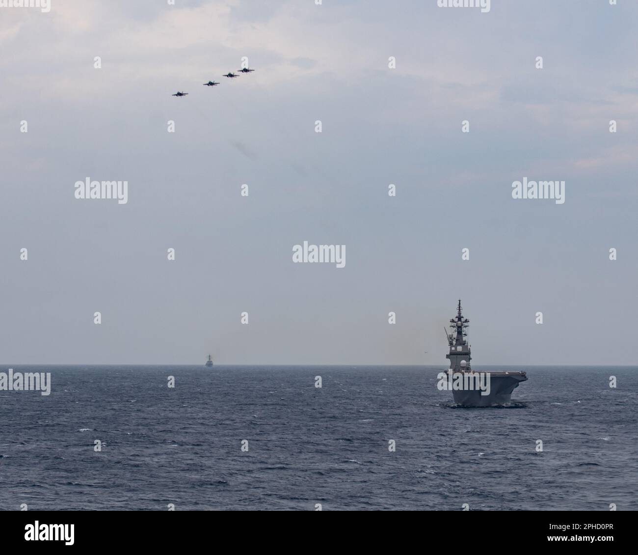 230323-N-DU622-2096 PHILIPPINE SEA (23. März 2023) die Japan Maritime ...