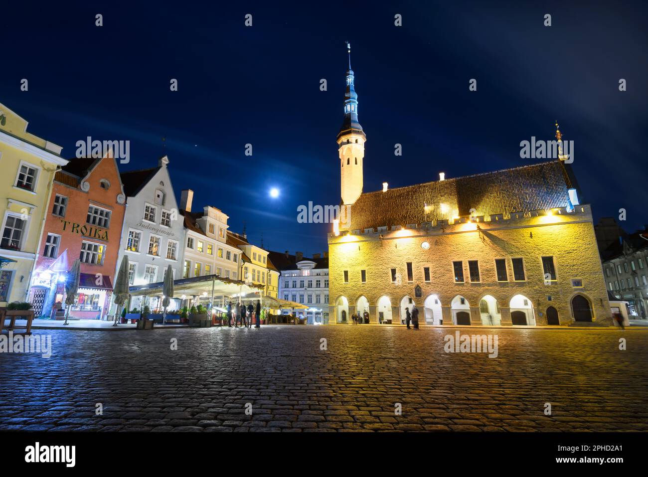 Tallinns Rathaushaus in gotischer Architektur am Rathausplatz in ...