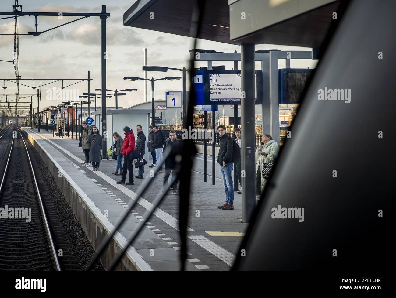 ELST - Blick von einem Arriva-Zug auf dem Weg von Arnheim nach Tiel ...