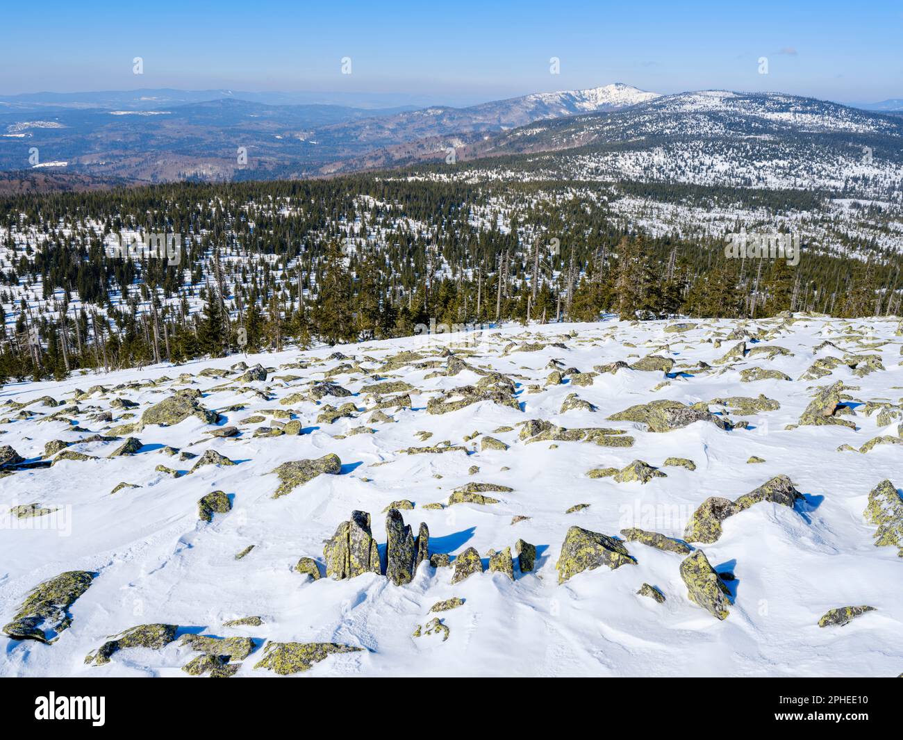 Blick vom Gipfel des Mt. Lusen im Winter Richtung Mt. Große Rachel im ...