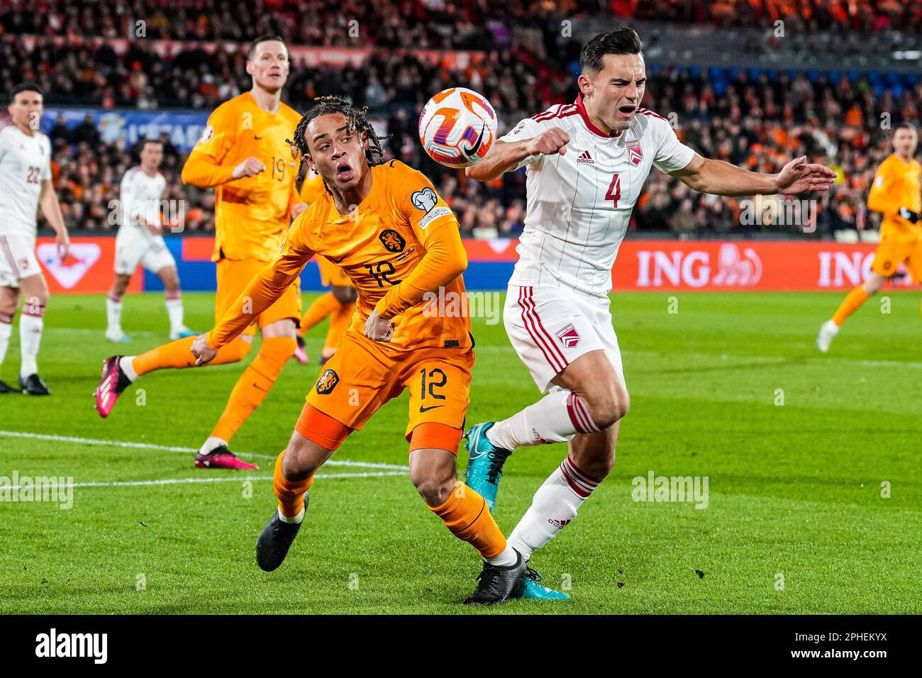 Rotterdam - Xavi Simons aus Holland, Jack Sergeant von Gibraltar ...