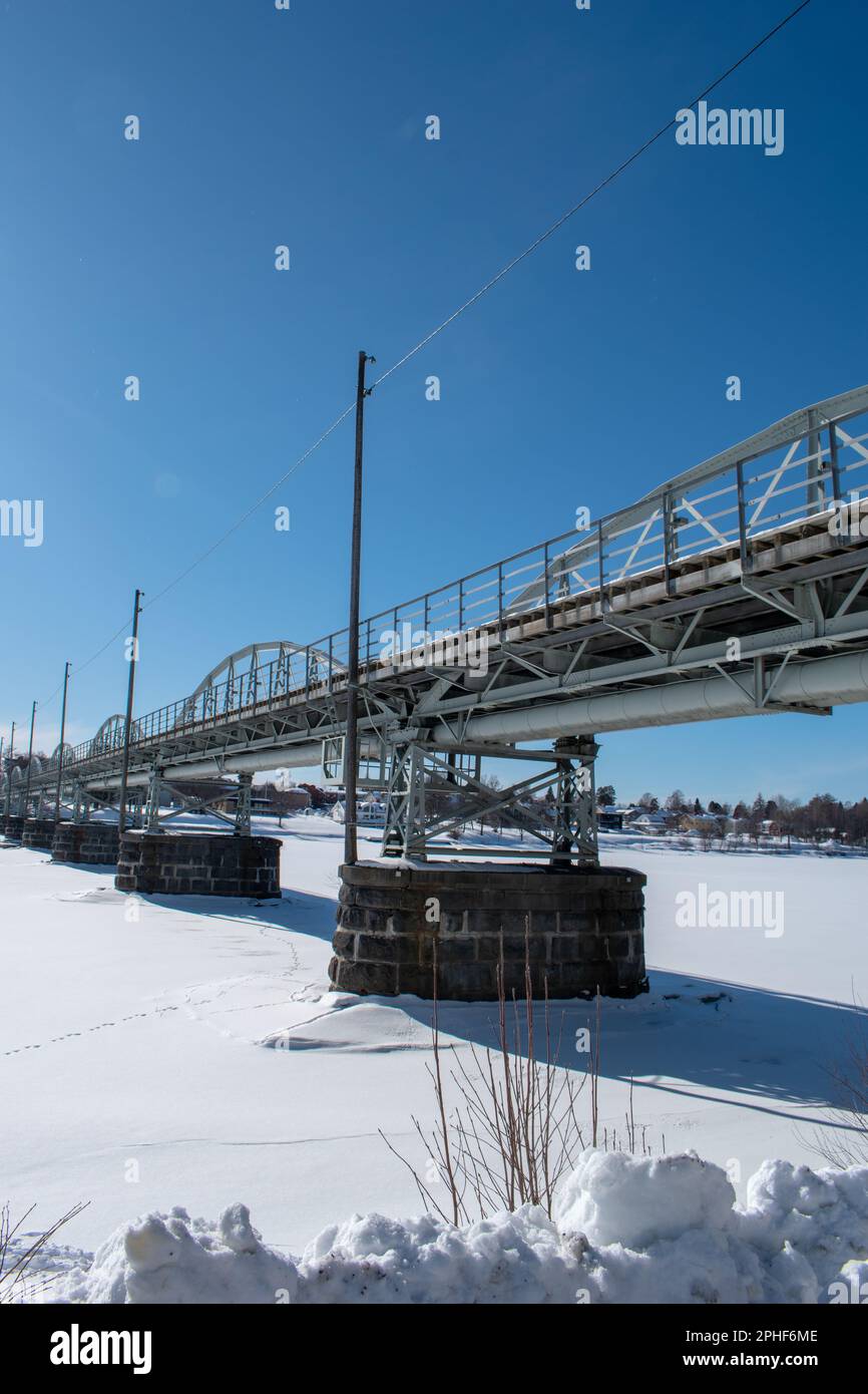 UMEA SCHWEDEN 26. MÄRZ 2023. Umea an einem sonnigen, klaren Wintertag ...