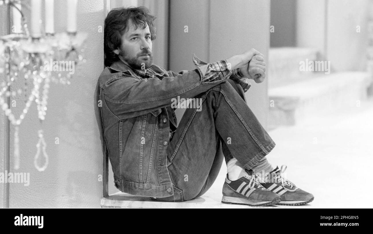 STEVEN SPIELBERG IN INDIANA JONES UND DER TEMPEL DES UNTERGANGS (1984 ...