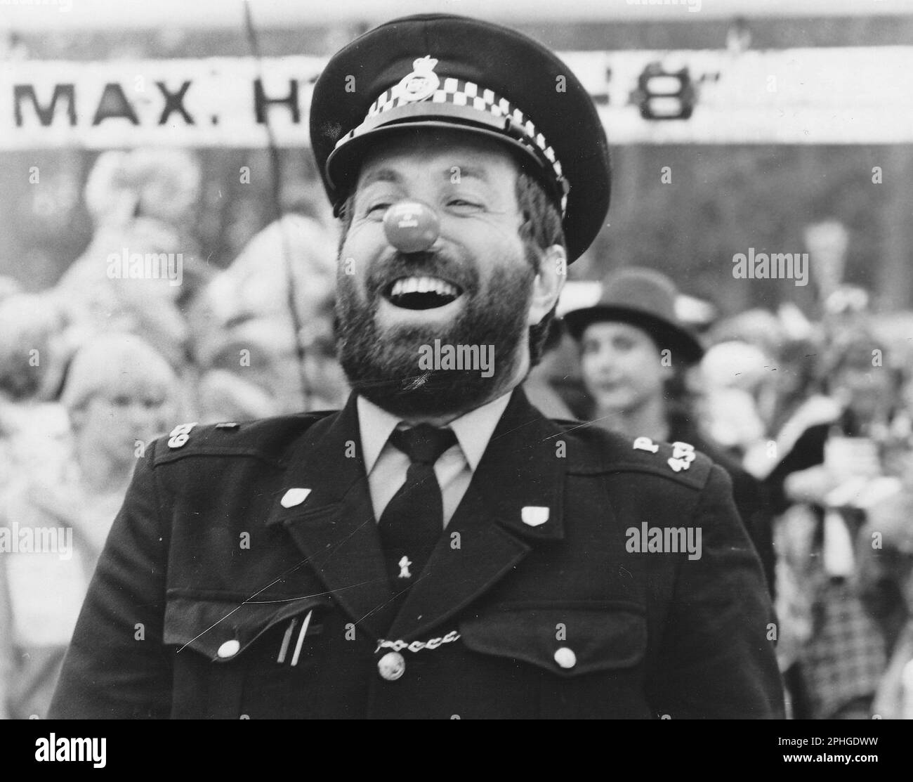 Der Lachende Polizist Fotos Und Bildmaterial In Hoher Auflösung Alamy