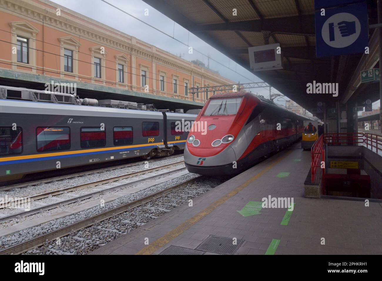 Italienische eisenbahnen -Fotos und -Bildmaterial in hoher Auflösung ...
