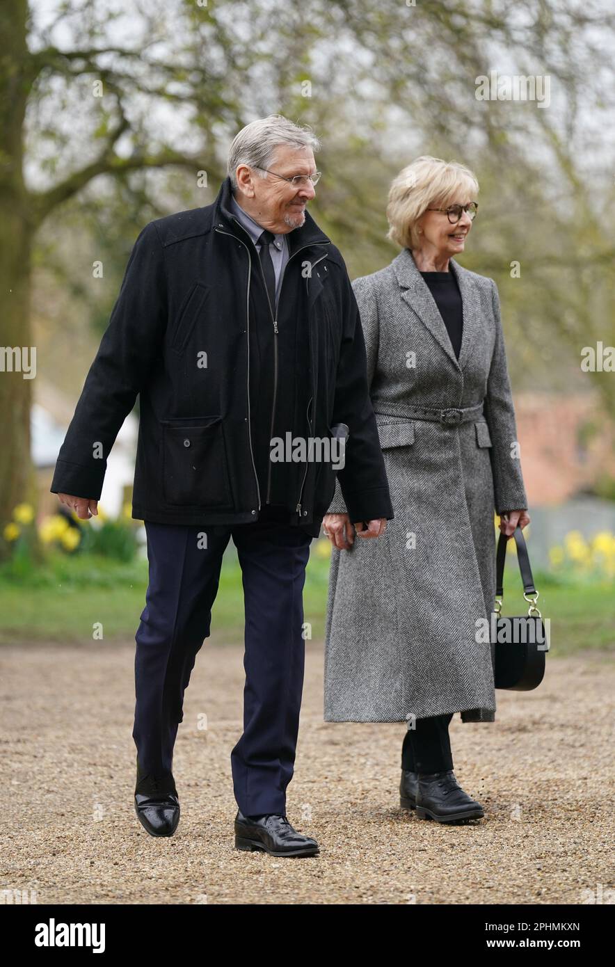 Die Trauernden kommen zur Beerdigung der ehemaligen Sprecherin des ...