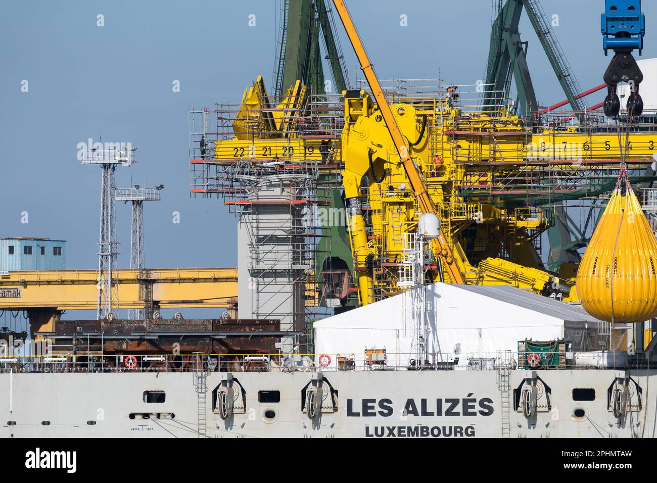 Danzig, Polen. 21. März 2023 Remontowa Werft in Danzig. das Offshore ...