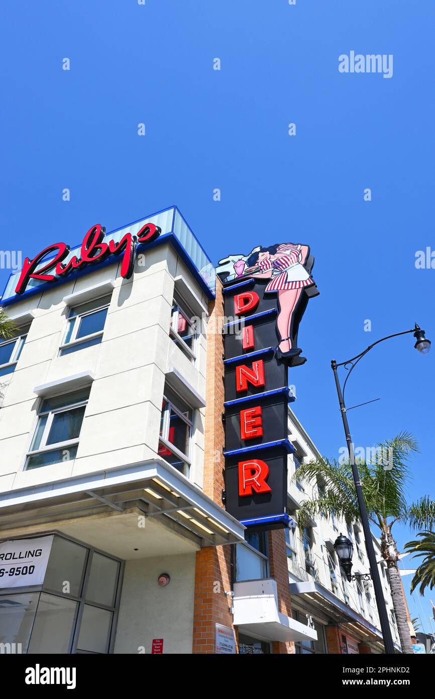 BREA, KALIFORNIEN - 28. MÄRZ 2023: Rubys American Diner-Schild in ...