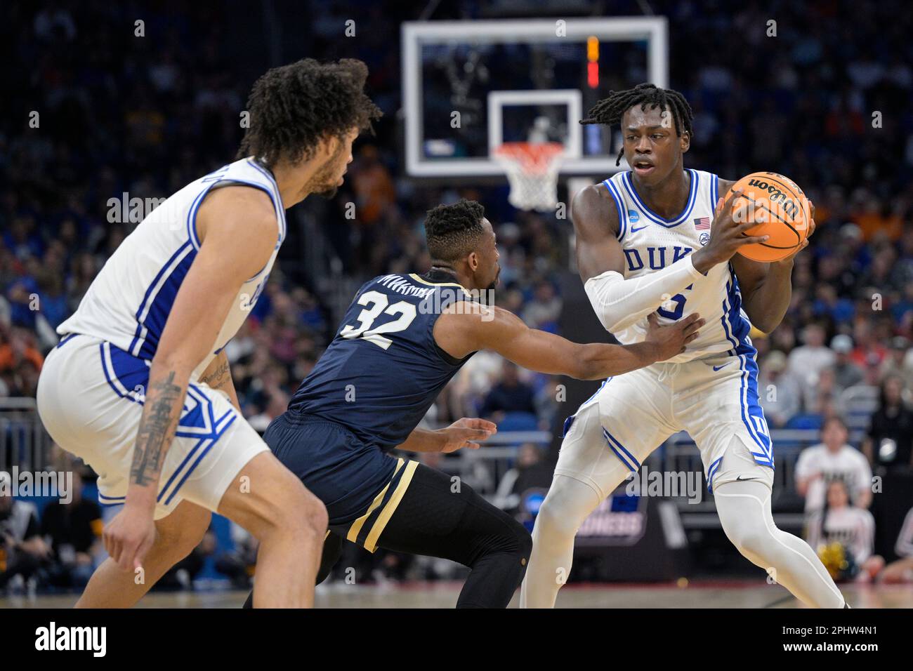 Duke forward Mark Mitchell (25), right, is defended by Oral Roberts ...