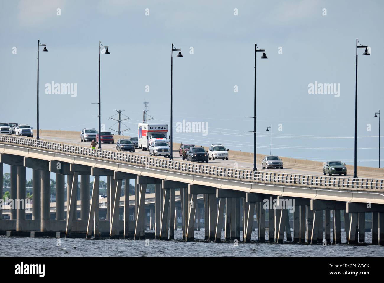 Barron Collier Bridge und Gilchrist Bridge in Florida mit bewegtem ...