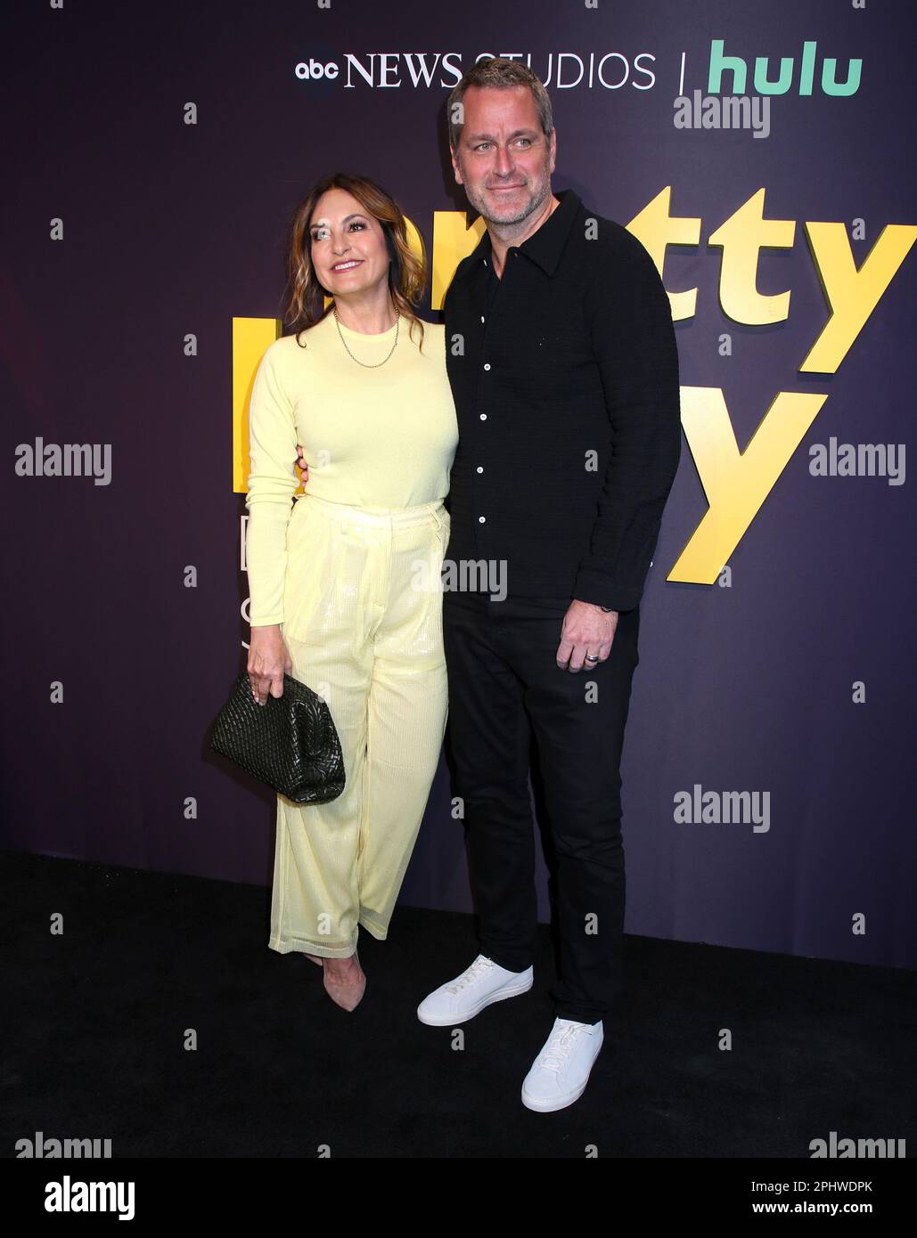 New York City, NY, 29. März 2023 Mariska Hargitay und Peter Hermann ...