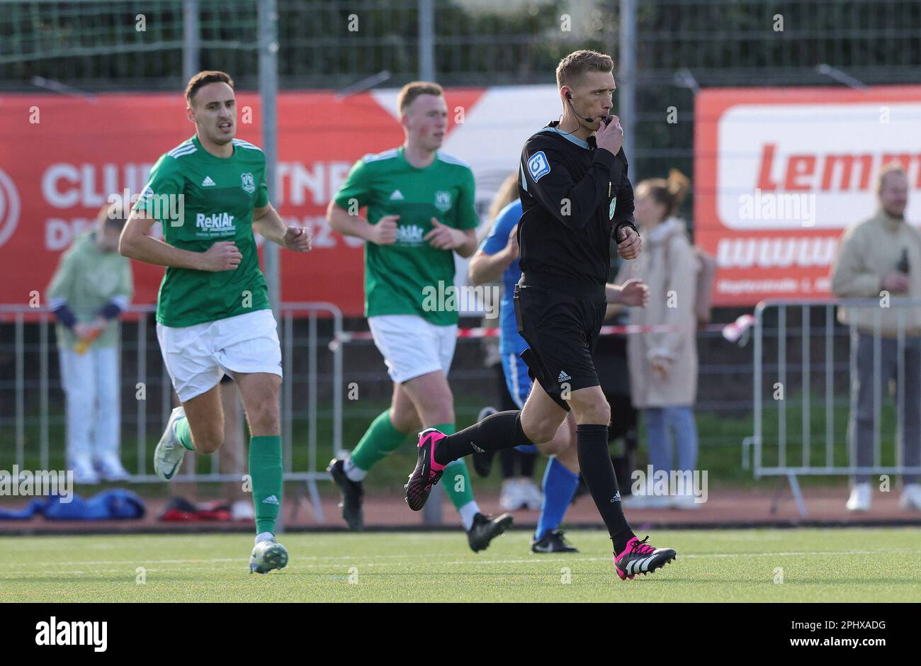 Dfb schiedsrichter deniz aytekin als beobachter -Fotos und ...