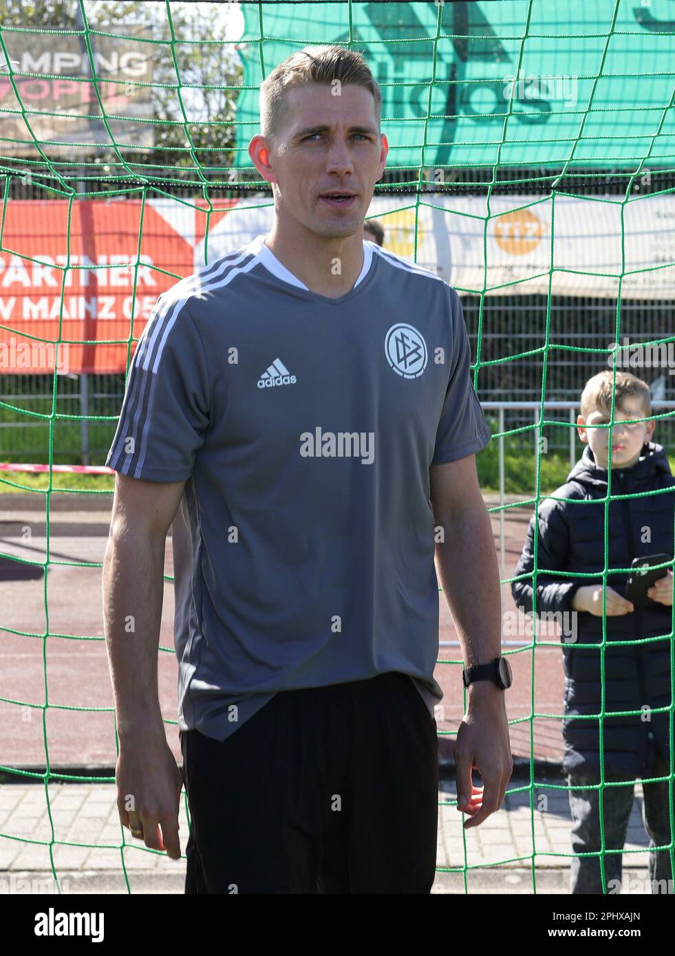 Dfb schiedsrichter deniz aytekin als beobachter -Fotos und ...