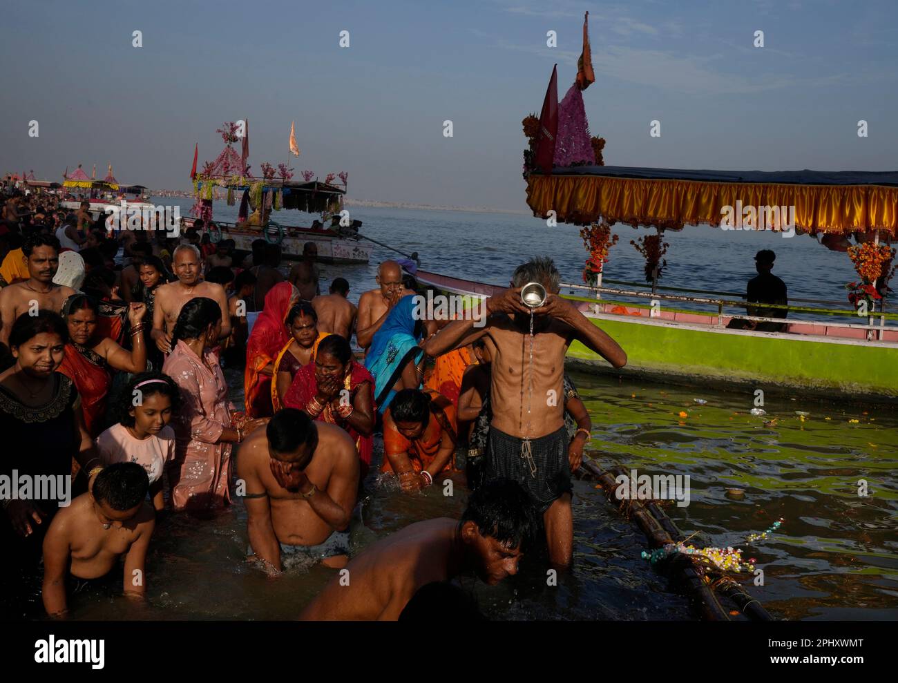 Devotees holy dip in the river Saryu and pray on the occasion of ...