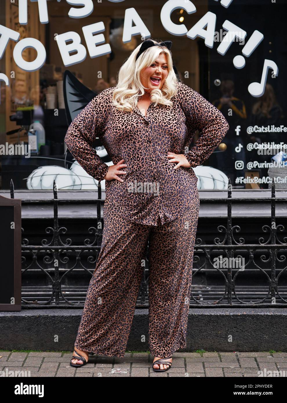 Der Reality TV-Star Gemma Collins eröffnet das Be A Cat Cafe, das vom ...