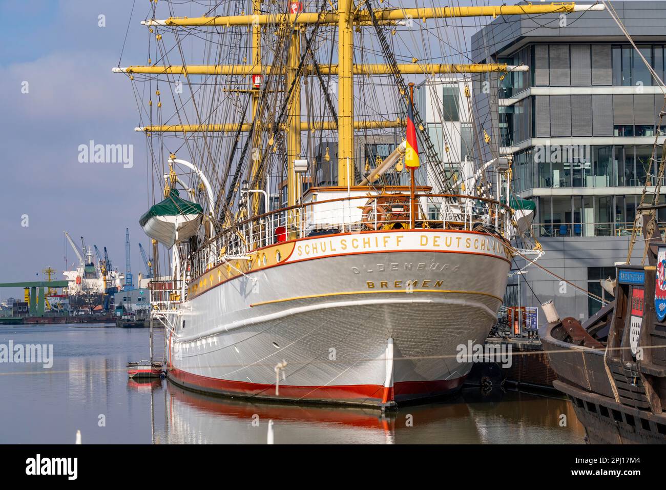 Neuer Hafen, Hafenbecken, Hafenviertel, Wohngebäude, Bürogebäude, jachthafen und Museumsschiffe ...