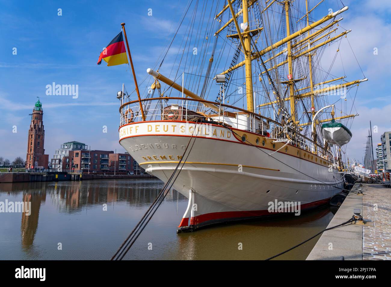 Neuer Hafen, Hafenbecken, Hafenviertel, Wohngebäude, Bürogebäude, jachthafen und Museumsschiffe ...