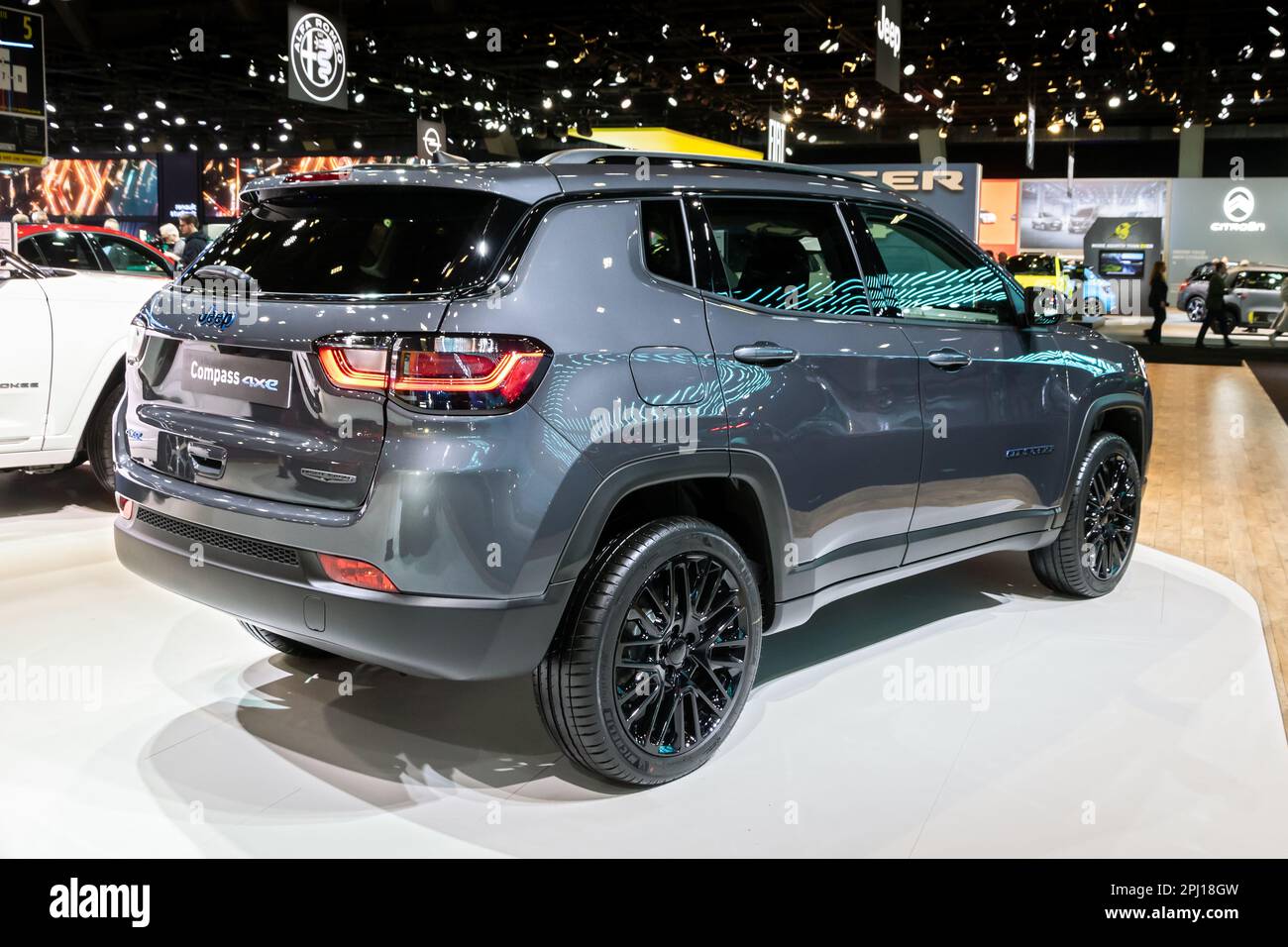Jeep kompass 4xe -Fotos und -Bildmaterial in hoher Auflösung – Alamy