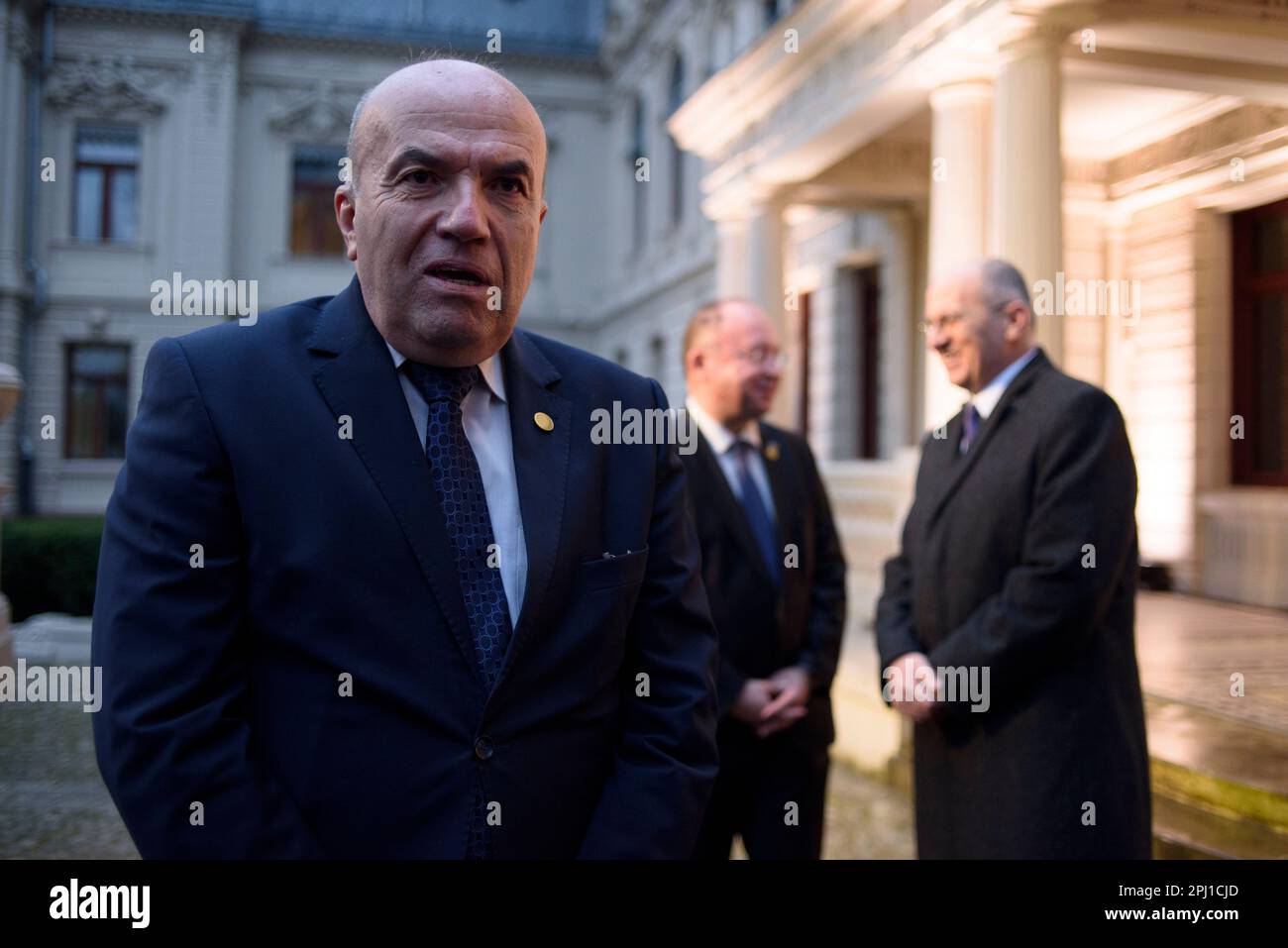Lodz, Warschau, Polen. 30. März 2023. Der bulgarische Außenminister Nikolay Milkov (L) posiert ...