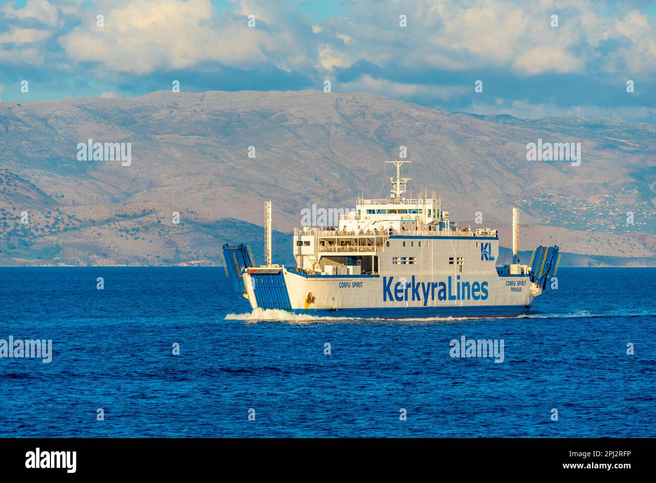 Kerkyra, Griechenland, 11. September 2022: Fähre von Kerkyra auf der ...