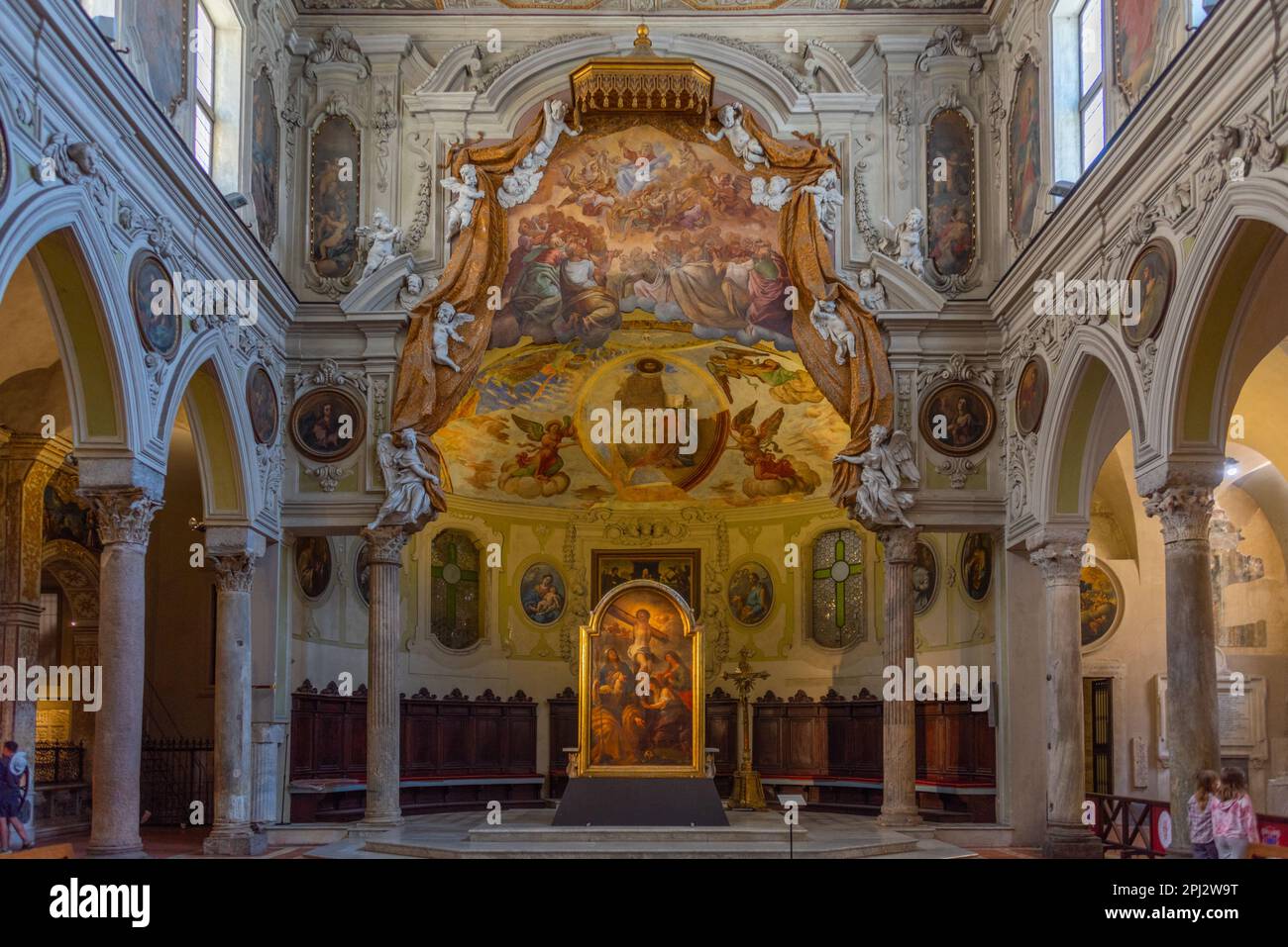 Neapel, Italien, 19. Mai 2022: Innere der Kathedrale Santa Maria ...