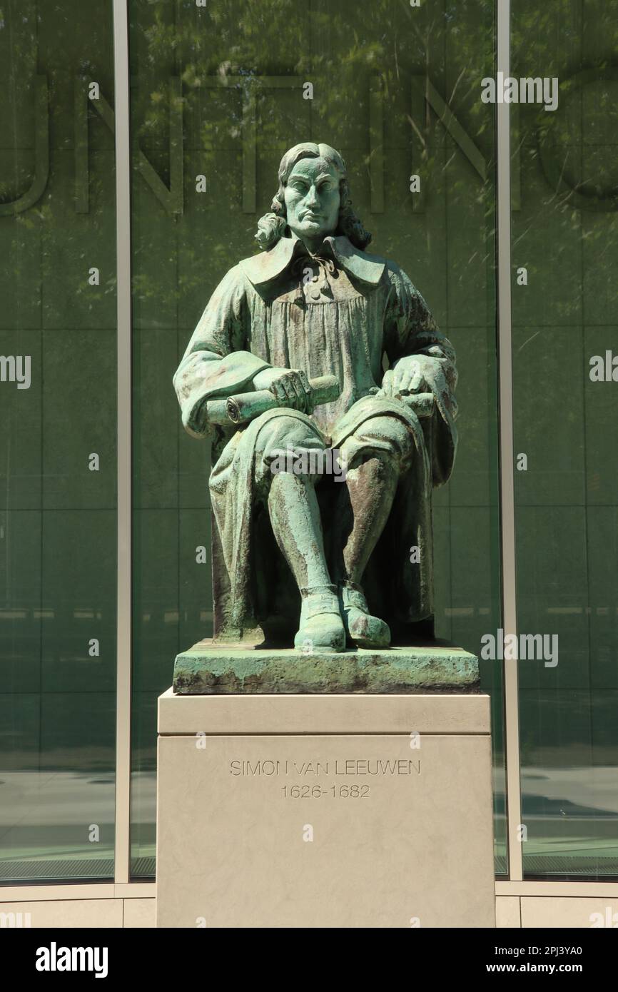 Statue auf der Korte Voorhout zum Gedenken an die sechs berühmtesten ...