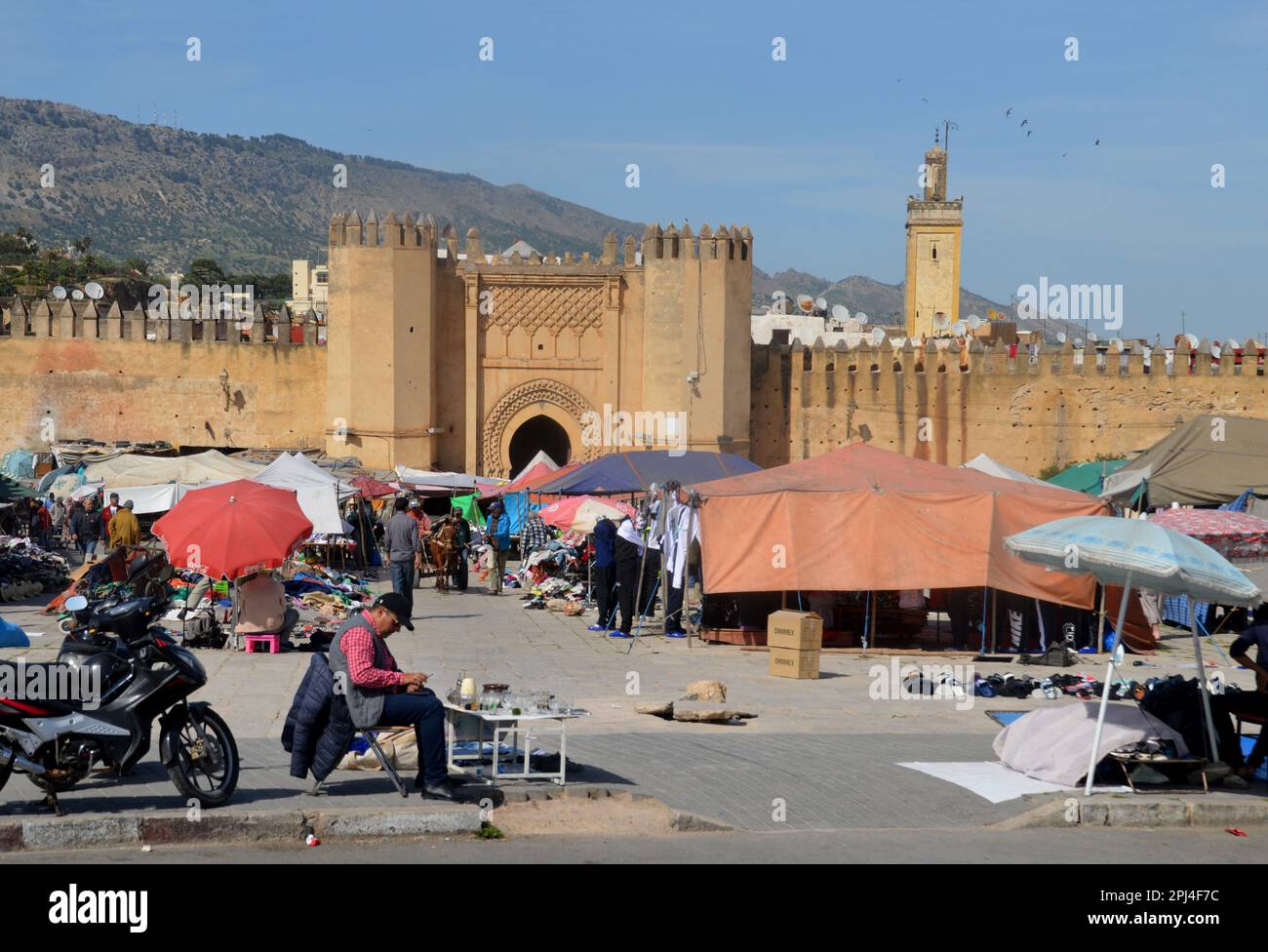 Marokko, Fez: Bab el-Mahrouk, das wichtigste westliche Tor zur Medina ...
