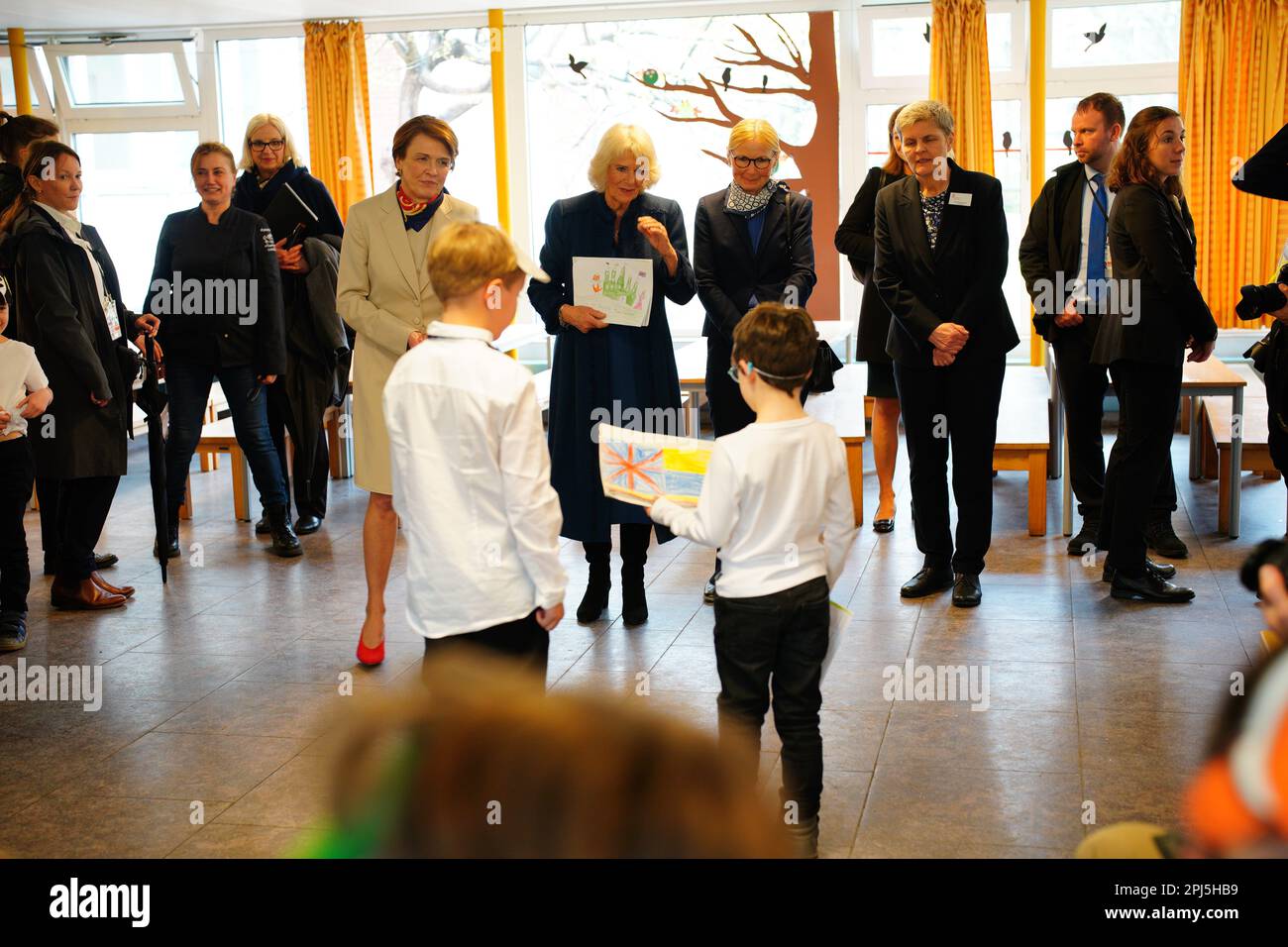 Die Königsgemahnung erhält Zeichnungen von Kindern, die nach ihrem ...