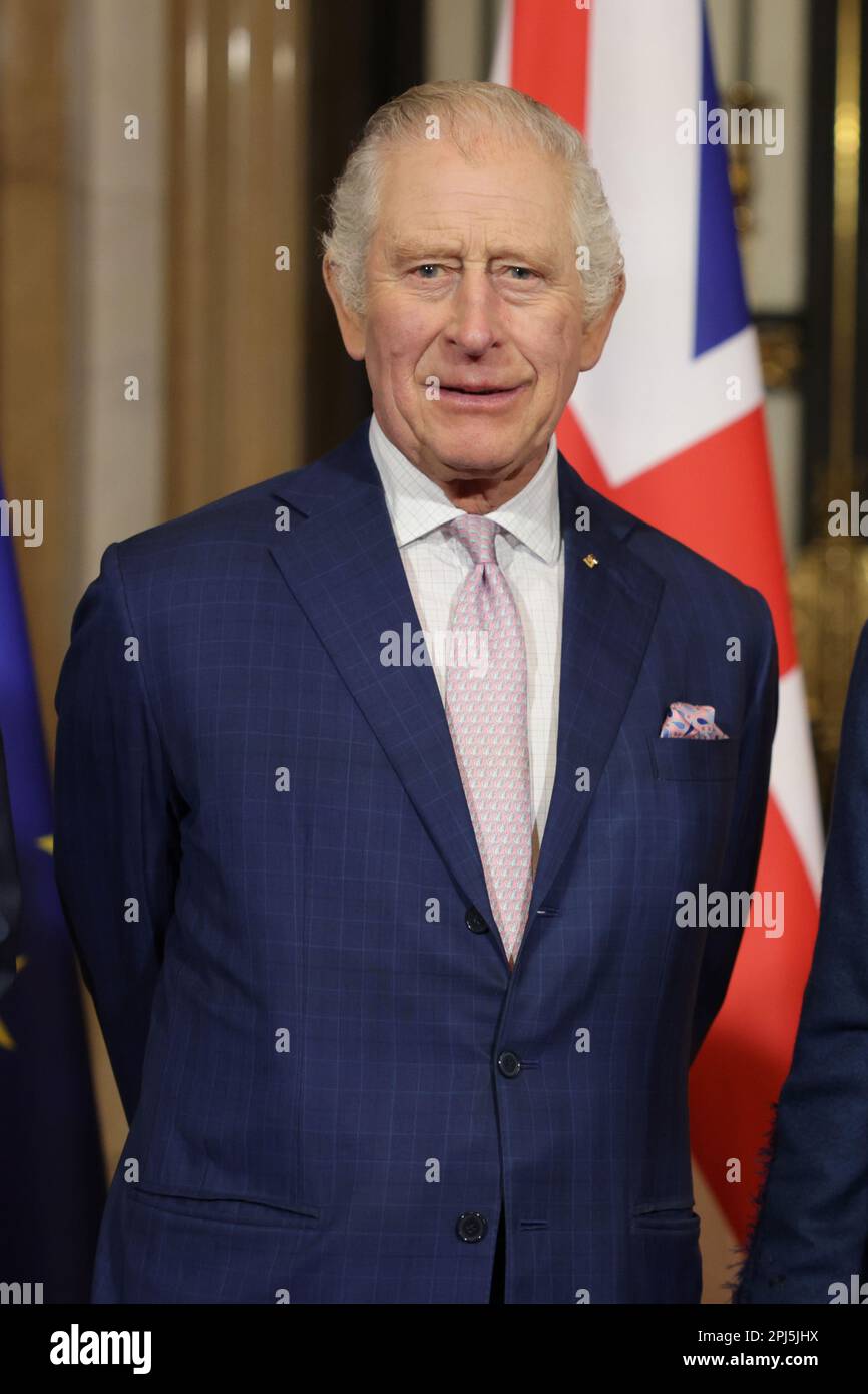 König Karl III. Posiert für ein Foto bei einem Besuch des Hamburger ...